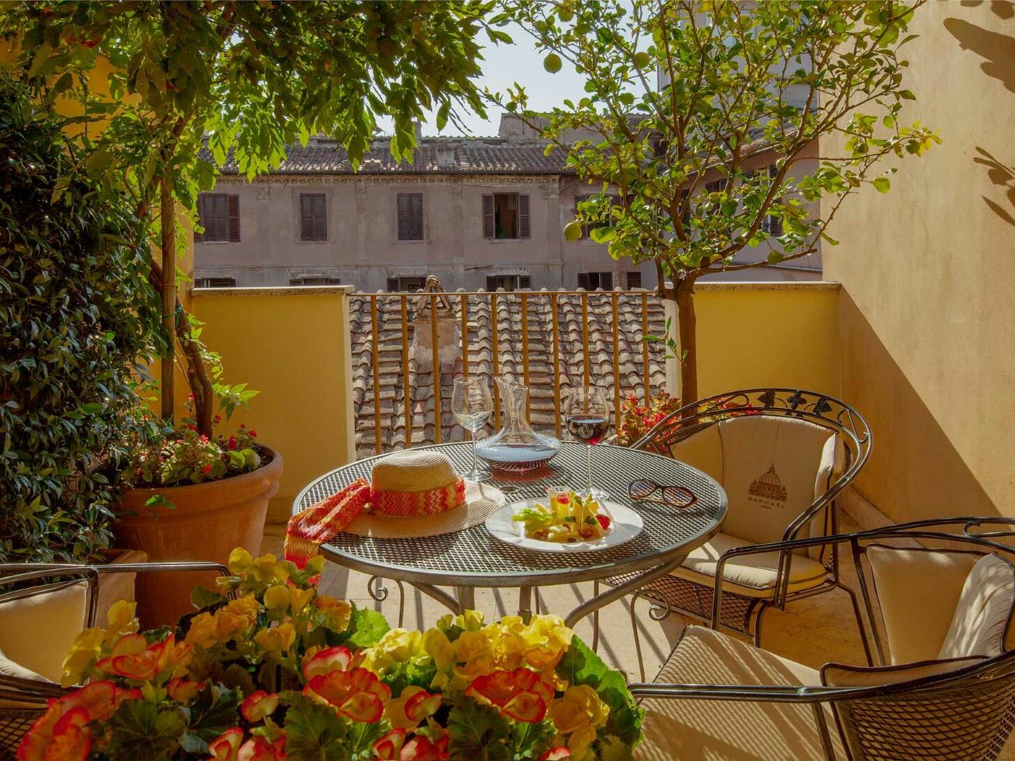 Hotel Review | Bio Hotel Raphaël, Rome